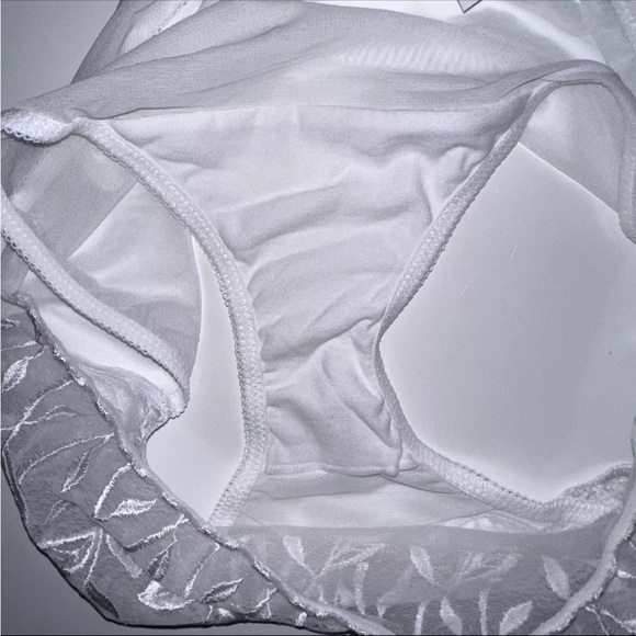Bali | Intimates & Sleepwear | Vtg Bali White Lace Desire Panty Plus ...